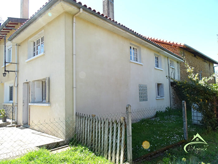 Maison à vendre - Rochechouart - 5 pièces - 4 chambres