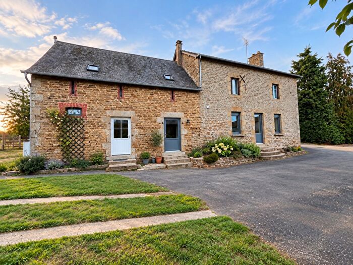 Saint-Denis-de-Gastines - Maison 6 pièces à vendre