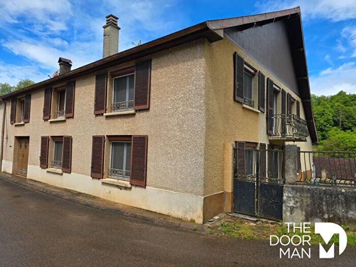 Lanques-sur-Rognon : Maison 8 pièces à vendre