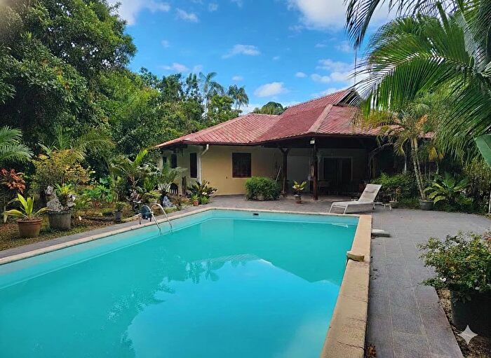 Maison à vendre - Matoury - 5 pièces - 4 chambres