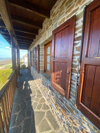 Maison à vendre - Montsalvy - 5 pièces - 3 chambres