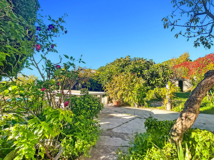 Maison à vendre - Marseille e , Saint-Loup - 7 pièces - 3 chambres