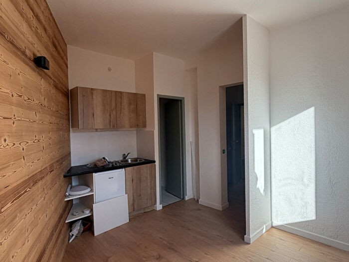 Appartement à louer - Chambéry, Centre-ville - 1 pièce