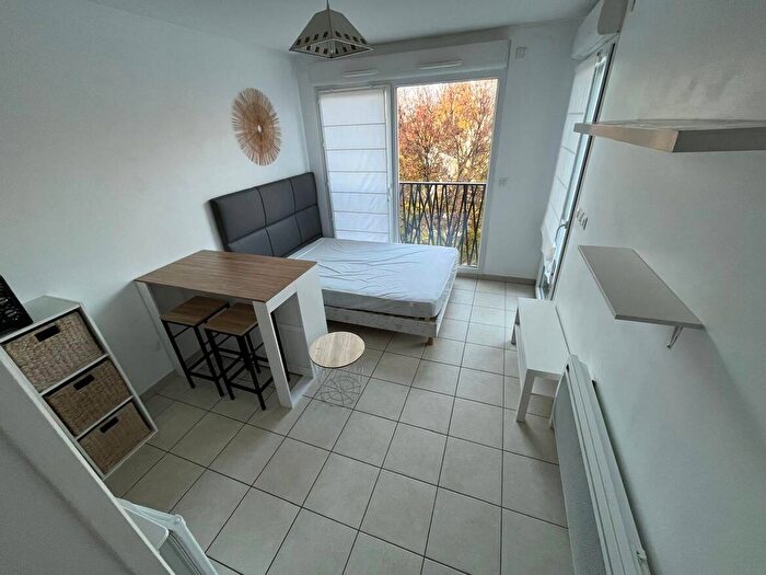 Appartement à louer - Centre-Stade, Chambéry - 1 pièce