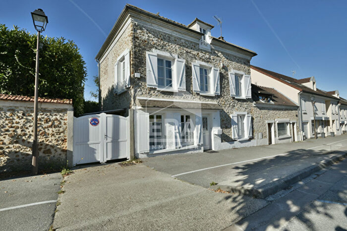 Maison 5 pièces à Jouars-Pontchartrain, à vendre