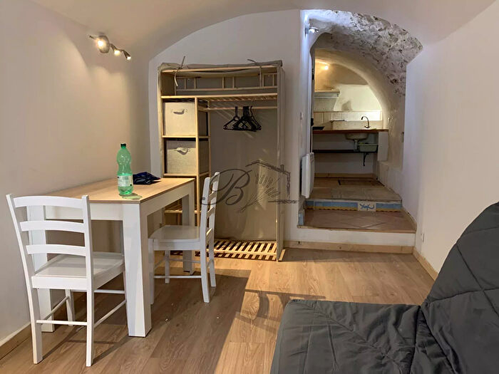 La Tour-d'Aigues : Appartement 1 pièce à louer