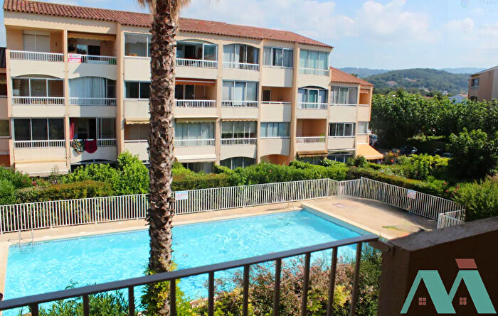Appartement à louer - Sanary-sur-Mer, Le Baou, Saint-Roch - 2 pièces - 1 chambre