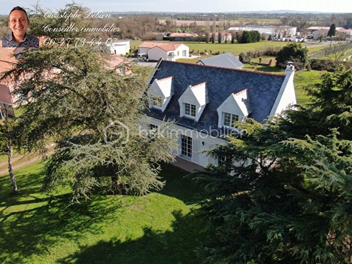Maison à vendre - Bazoges-en-Paillers - 5 pièces - 3 chambres