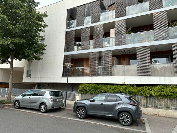 Les Ulis, Nord, Centre-Est : Appartement 1 pièce à vendre