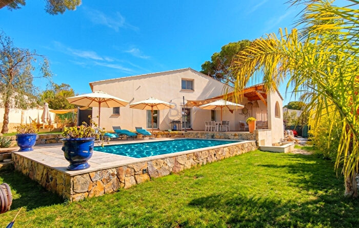 Maison à vendre - Fréjus - 5 pièces - 4 chambres