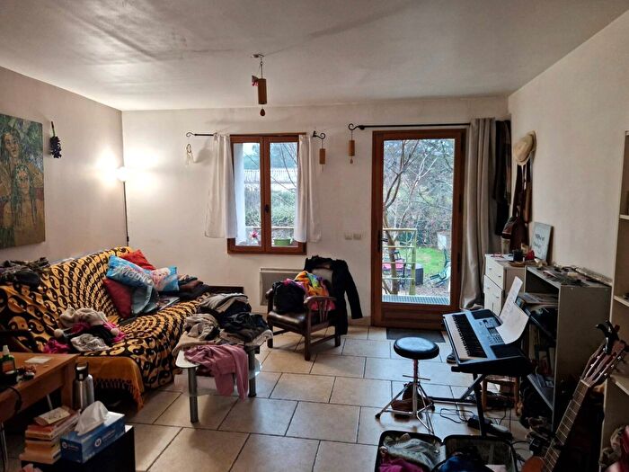 Appartement à louer - Saint-Martin-de-Londres - 3 pièces - 2 chambres