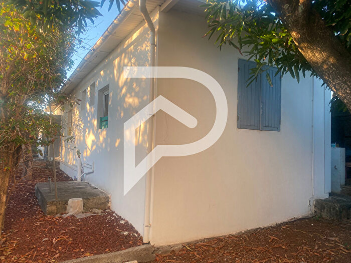 Maison 4 pièces à Saint-Pierre, Terre Sainte, Université, à vendre