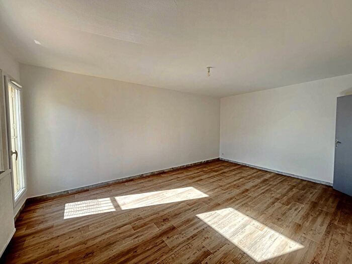 Appartement à louer - Rebenas-Autures, LIsle-sur-la-Sorgue - 3 pièces - 2 chambres