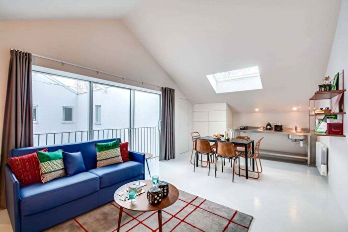 Appartement à louer - Jean Moulin-Porte dOrléans, Paris ème arrondissement - 4 pièces - 2 chambres