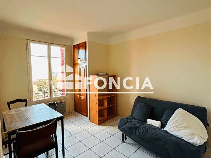 Appartement à louer - Tilleuls-Champagne, Savigny-sur-Orge - 1 pièce