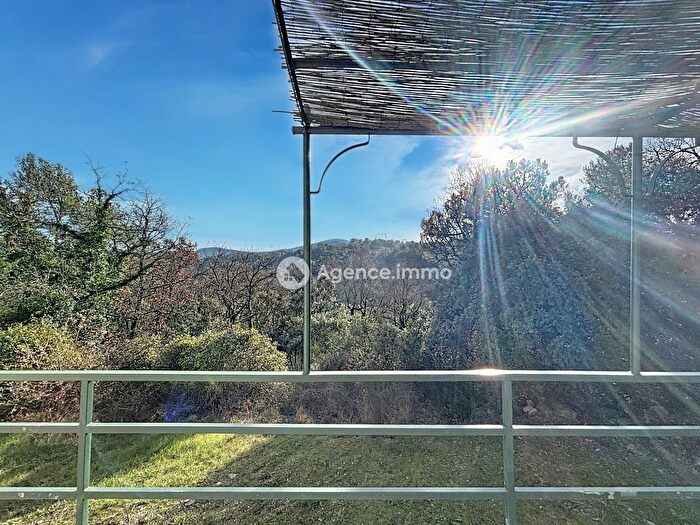 Maison 5 pièces à vendre à Sainte-Anastasie-sur-Issole