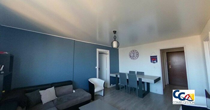 Appartement à louer - Beausoleil, Combs-la-Ville - 2 pièces - 1 chambre