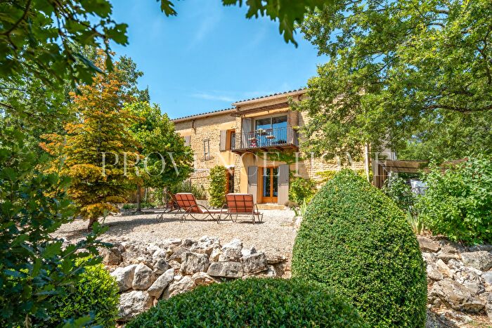 Maison à vendre - Murs - 11 pièces - 7 chambres