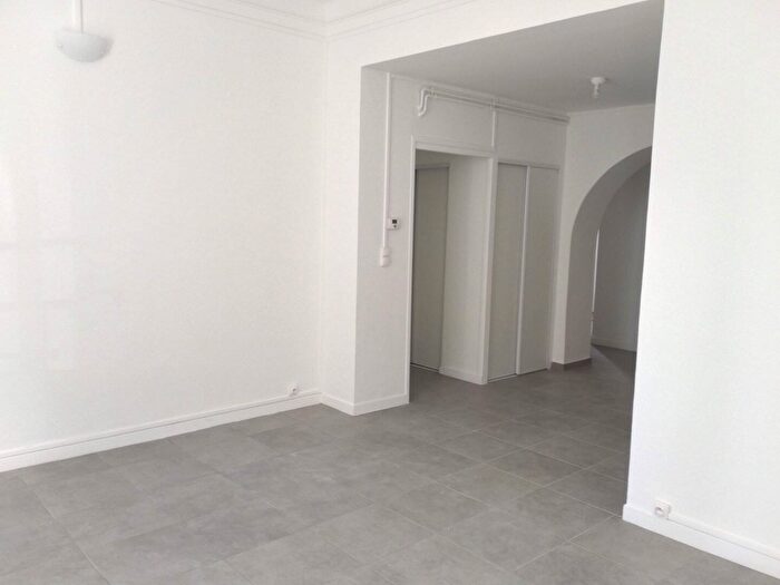 Appartement à louer - Le Grand Trou, Lyon ème arrondissement - 4 pièces - 3 chambres