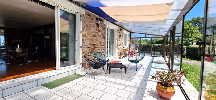 Maison à vendre - Poullan-sur-Mer - 6 pièces - 4 chambres