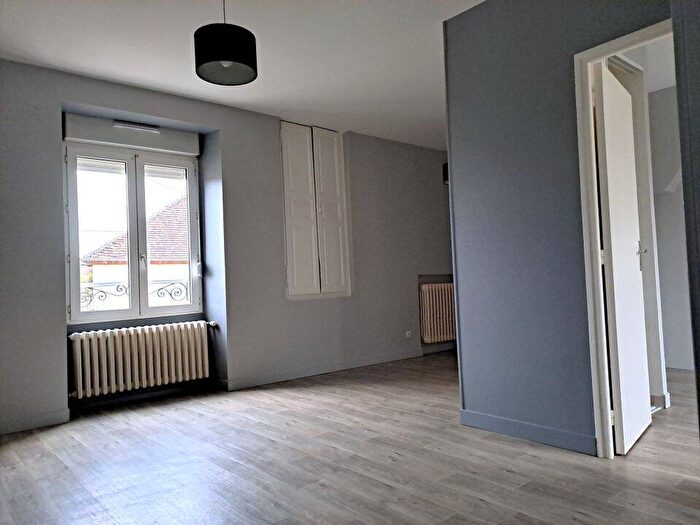 Zone Industrielle-Rte de Mamers-Les Ajeux, La Ferté-Bernard : Appartement 2 pièces à louer