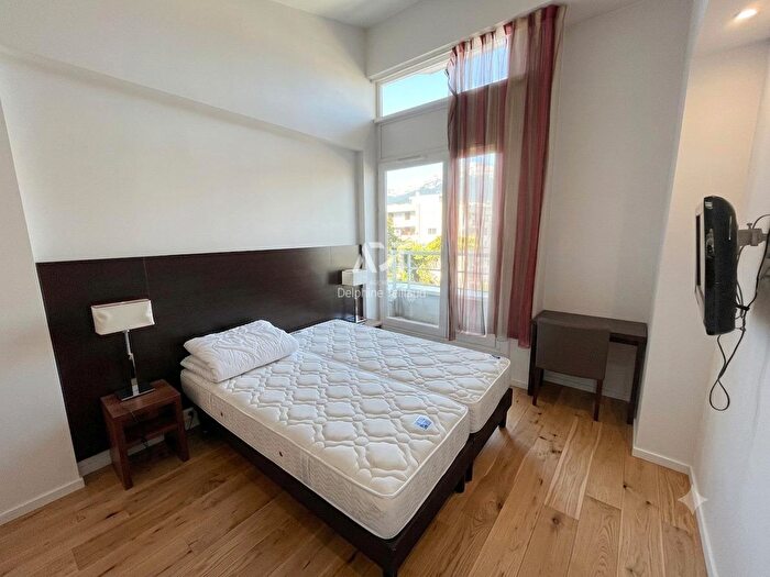 Appartement 2 pièces à Grenoble, Bajatière, à louer