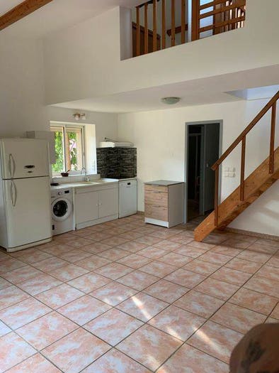 Appartement 4 pièces à Les Mées, à louer