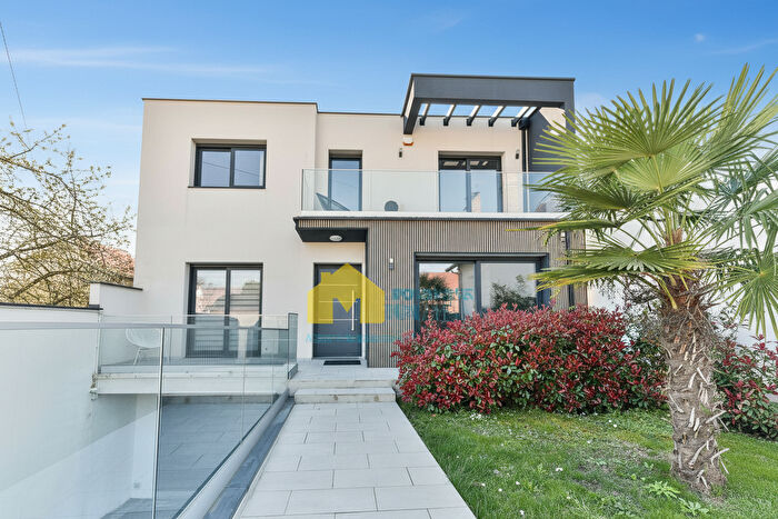 Maison à vendre - Sainte-Geneviève-des-Bois, Paul Vaillant Couturier - 7 pièces - 4 chambres