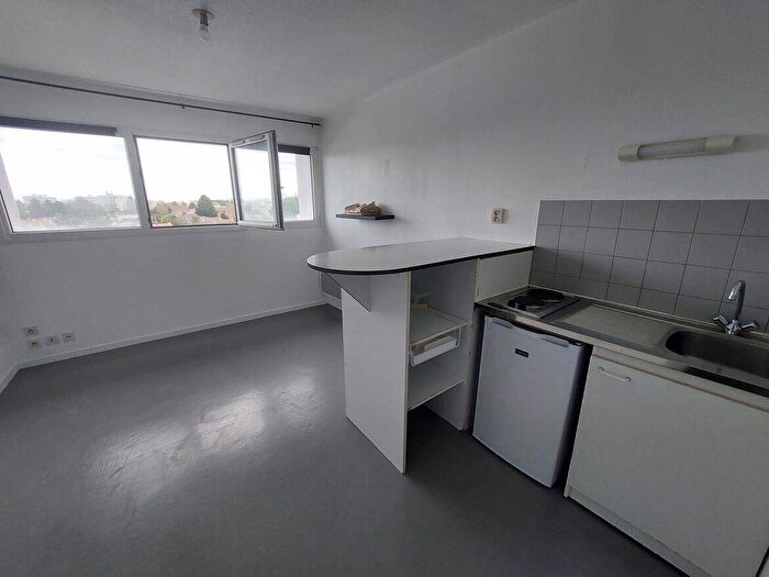 Appartement à louer - Le Hameau, Pau - 1 pièce