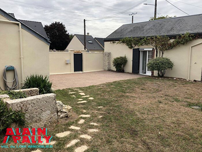 Villeneuve-sur-Conie : Maison 3 pièces à louer