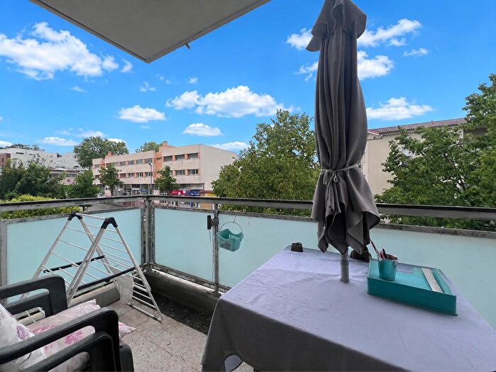 Décines-Charpieu, Centre-ville : Appartement 4 pièces à vendre