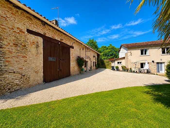Maison 11 pièces à vendre - Saint-Saviol
