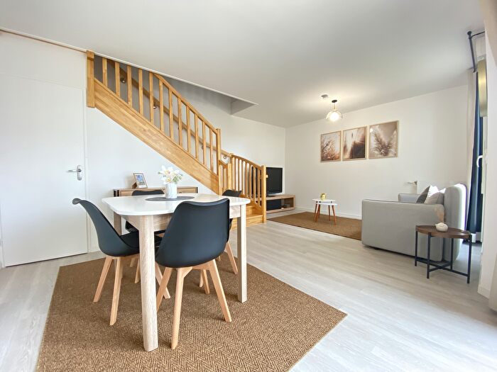 Appartement à louer - Maurepas, Le Village - 4 pièces - 3 chambres