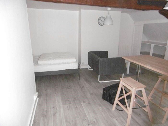 Appartement à louer - Barbâtre-Saint Remy-Verrerie, Reims - 1 pièce