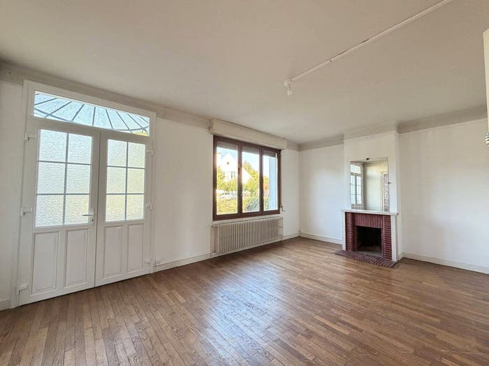 Maison 8 pièces à louer à Rumigny