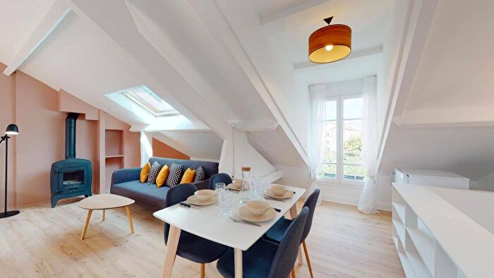 République-Gare-Porte de Paris, Saint-Denis : Appartement 5 pièces à louer