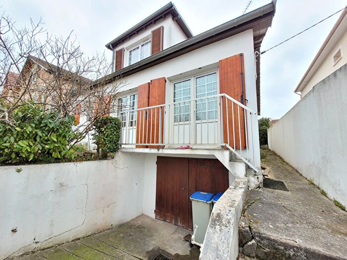 Maison à vendre - Goussainville - 6 pièces - 5 chambres