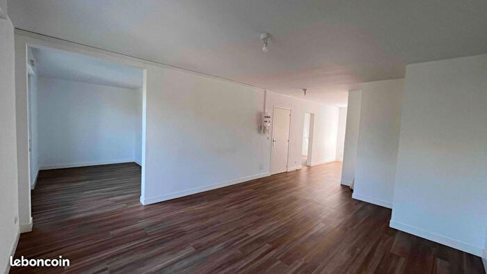 Appartement à louer - Nemours, Mont-Saint-Martin - 4 pièces - 2 chambres