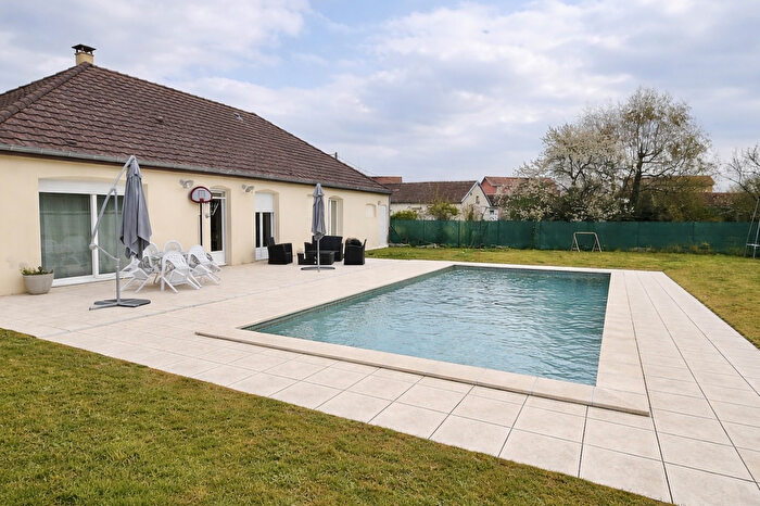 Maison à vendre - Venarey-les-Laumes - 6 pièces - 4 chambres