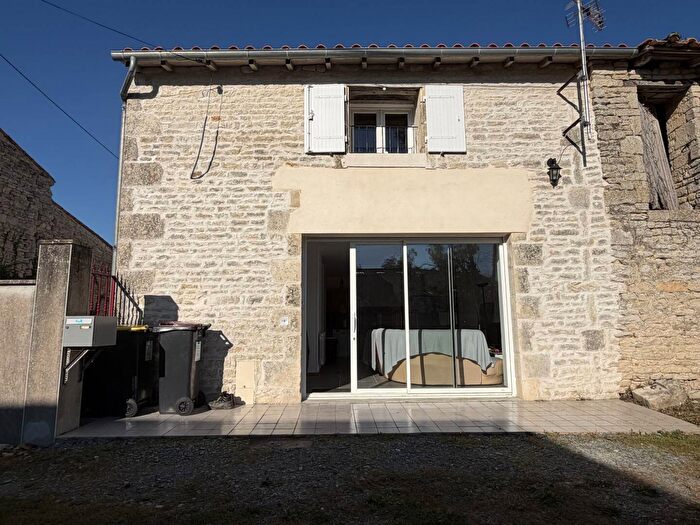 Maison à louer - Saint-Romans-des-Champs - 3 pièces - 2 chambres