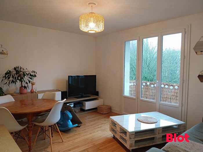 Appartement à vendre - Quartiers Ouest, Bourg lEvesque - 3 pièces - 2 chambres