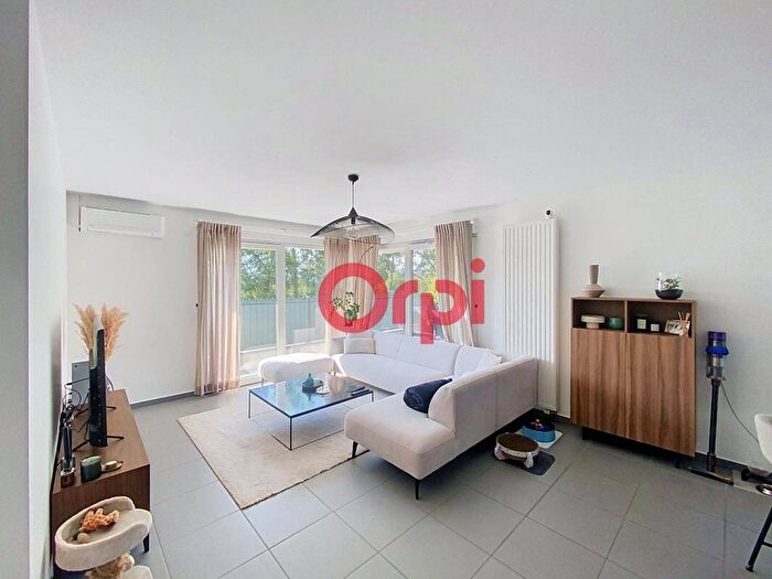 Appartement 3 pièces à Nord Est, Saint-Julien-en-Genevois, à louer