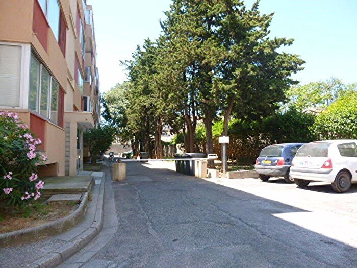 Appartement à louer - Capouchiné, Nîmes - 3 pièces - 2 chambres