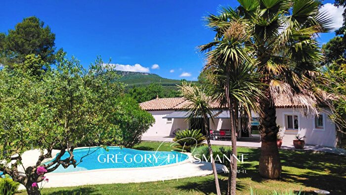 Maison à vendre - Besse-sur-Issole - 8 pièces - 4 chambres