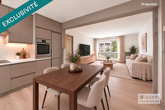Appartement 4 pièces à vendre à Courbevoie, Hôtel de ville