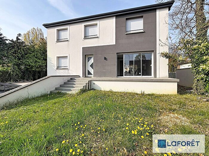 Maison à louer - Gambetta, Le Plessis-Trévise - 7 pièces - 5 chambres