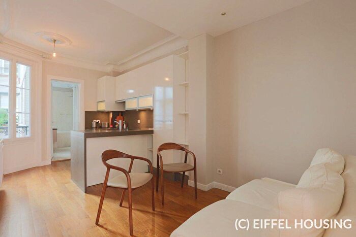 Appartement à louer - Saint Thomas dAquin, Paris ème arrondissement - 2 pièces - 1 chambre