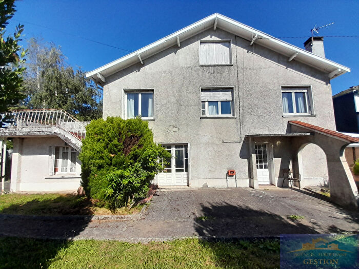 Maison à vendre - Lourdes, Centre-ville, Place Peyramale, Gare - 6 pièces - 4 chambres