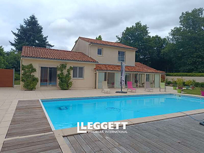 Maison à vendre - Coutras - 10 pièces - 5 chambres