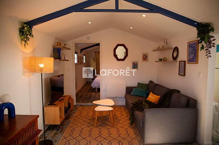 Maison 2 pièces à Trélévern, à louer